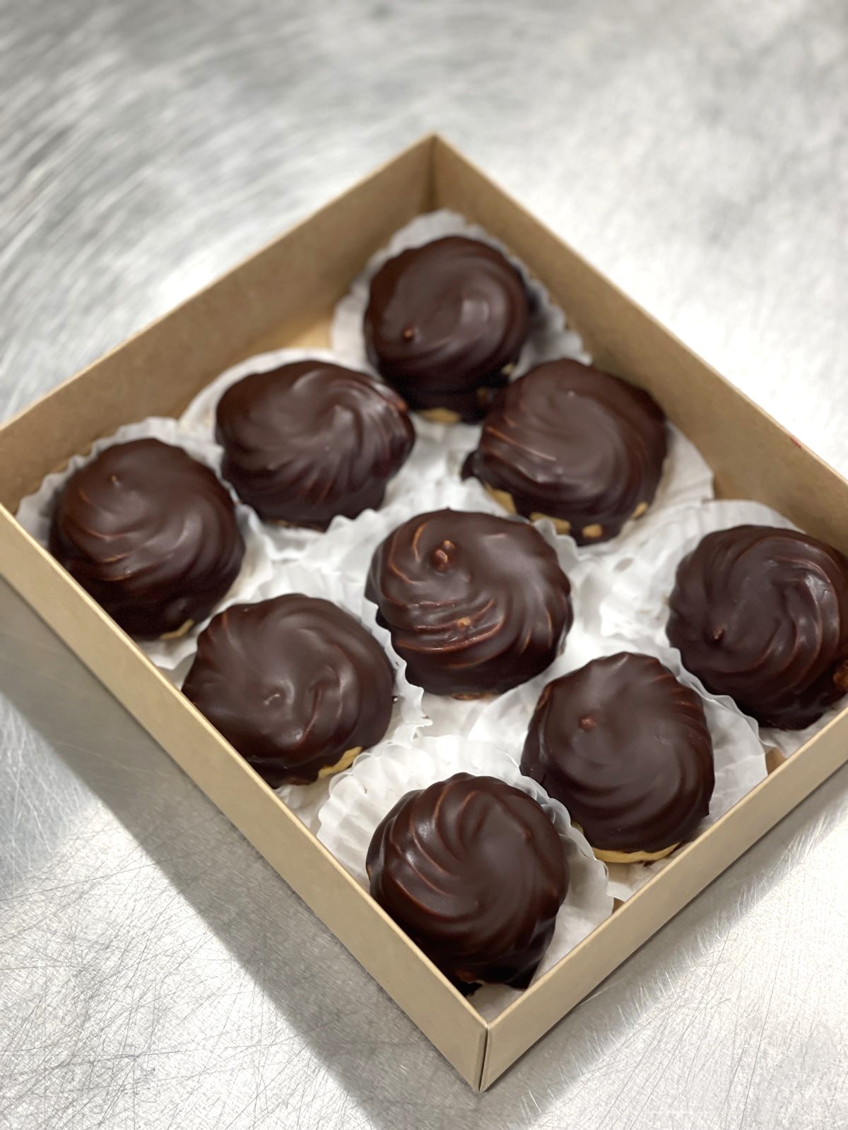 Šokoladu glazūruoti mini eklerai su varškės kremu - Confetti.lt